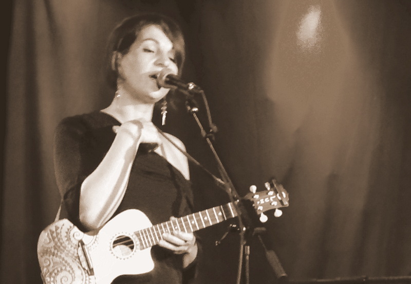 Lise Martin sur la corde sensible - Chanter, c'est lancer des balles...