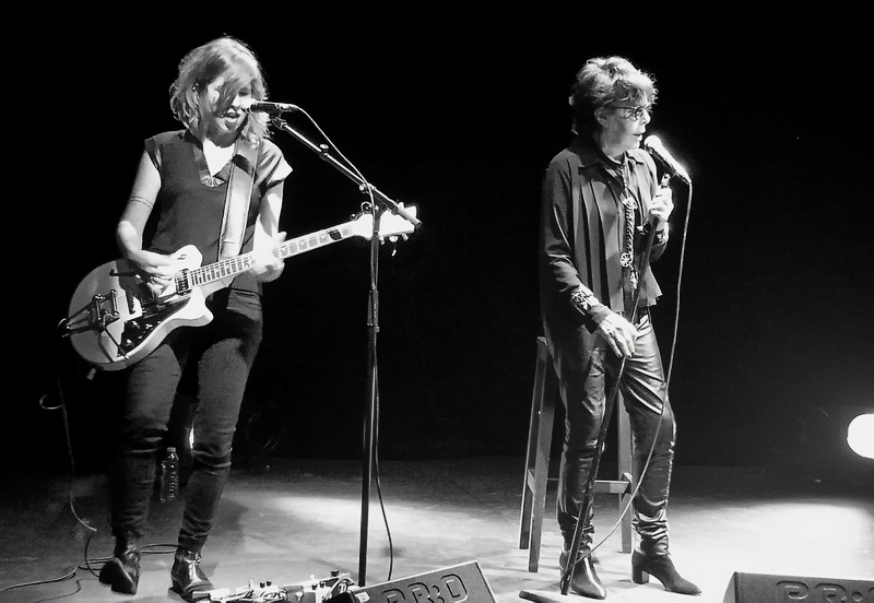 Dani & Emilie Marsh, de choc et de charme - Chanter, c'est lancer des ...